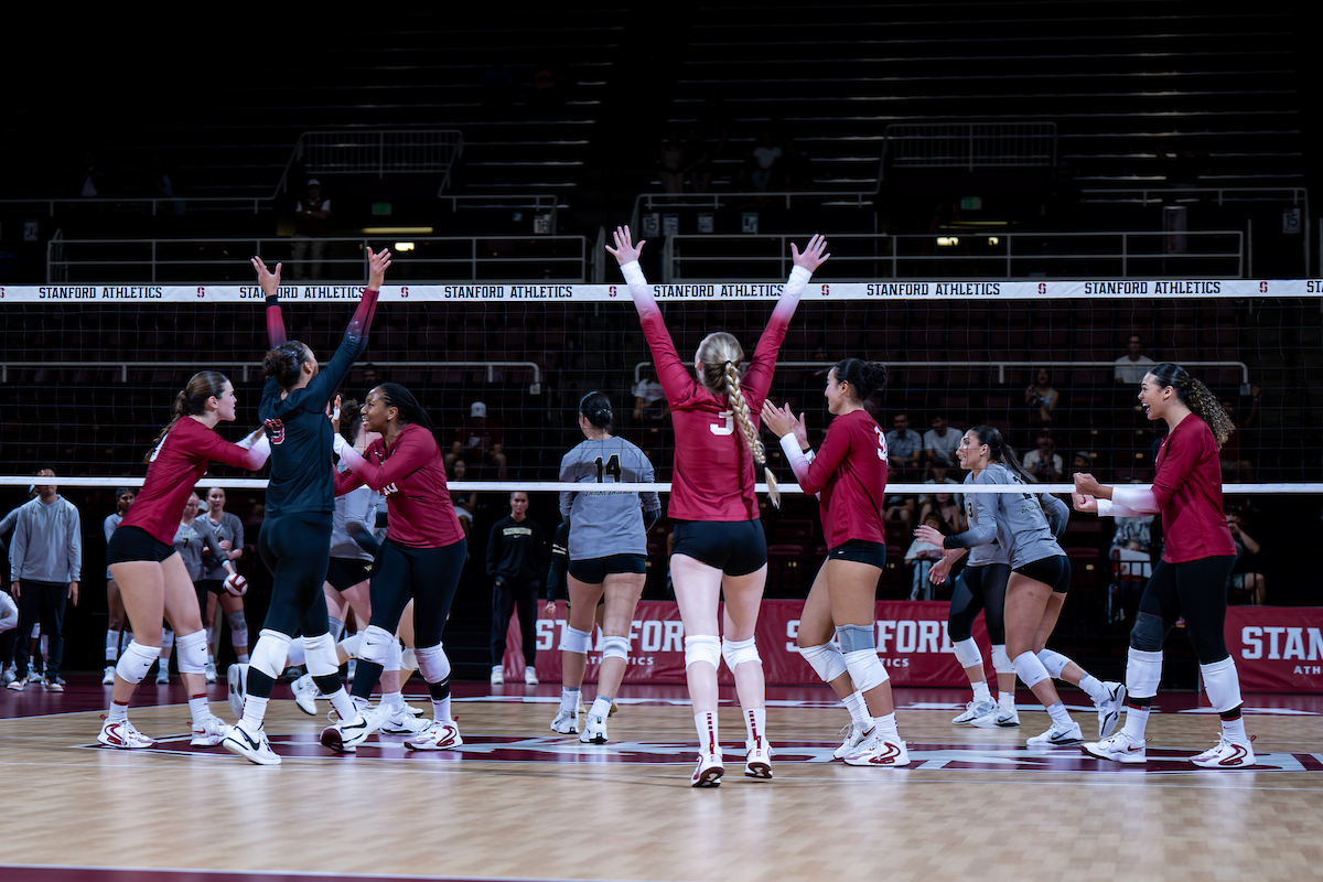 No. 5 Stanford women's volleyball squeezes out the Syracuse Orange in sweep